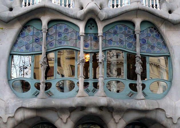 Google homenajea a Gaudí con un 'doodle' - MuyComputer
