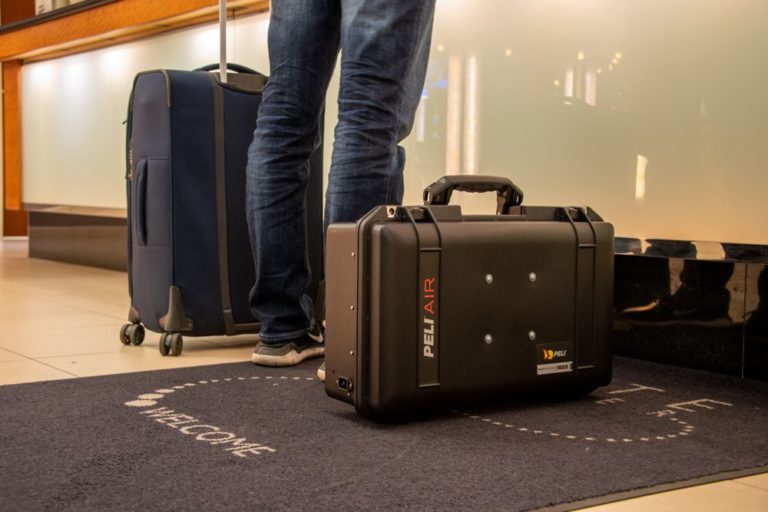 Nuclear Football es un ordenador de escritorio portable con ...