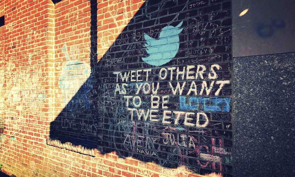 Elon Musk da un paso más para acabar con Twitter