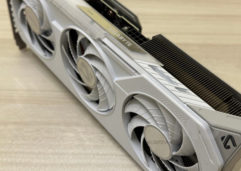 Radeon RX 9060 XT GAMING OC ICE 16G análisis completo